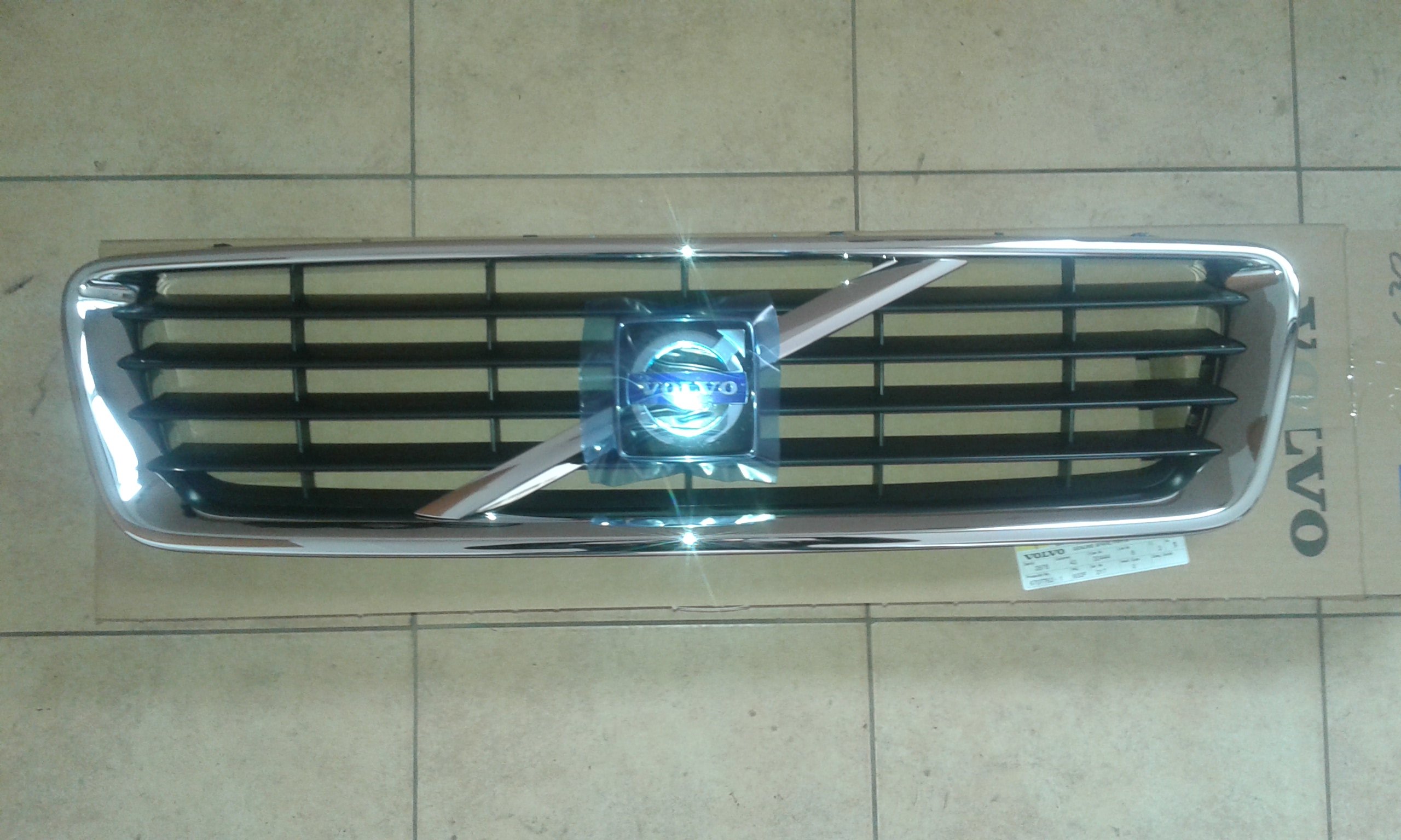 VOLVO C30 C-30 GRILL ATRAPA KRATKA W ZDERZAK 07-10 30657194 za 950 zł z ...