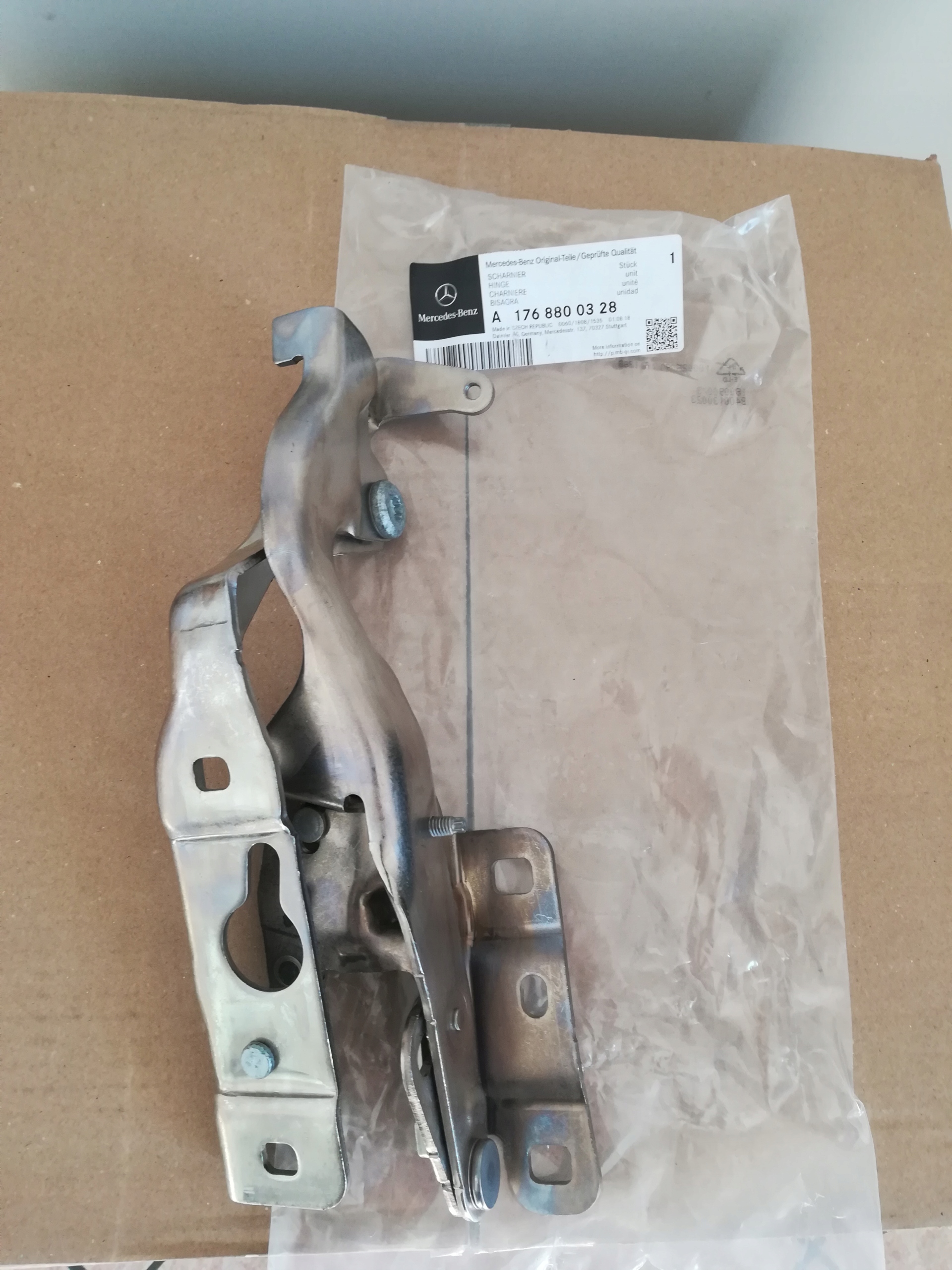 Mercedes-Benz OE A1768800328 / A1768800428 zawiasy maski - porównaj ...