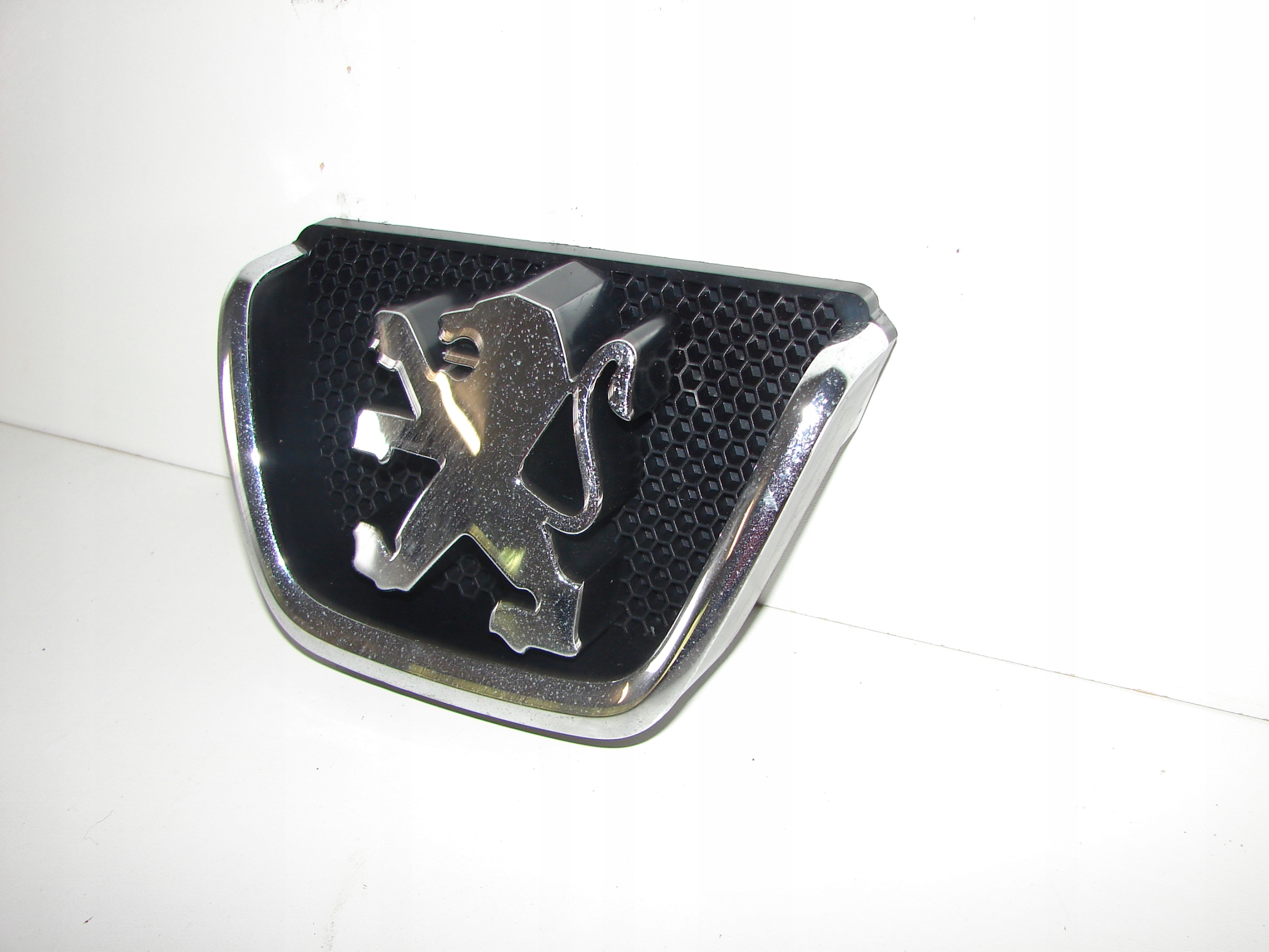 LOGO ZNAK EMBLEM PEUGEOT 206 | AutoDielyPB.sk
