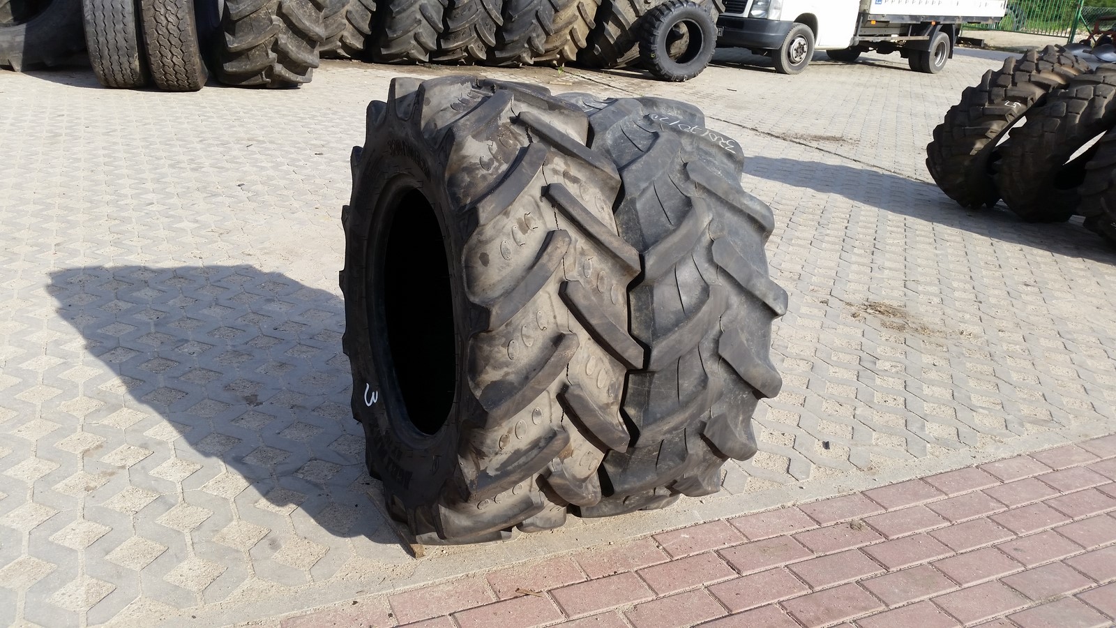 320-70r20-320-70-20-300-70r20-bkt-pirelli-7424175936-oficjalne