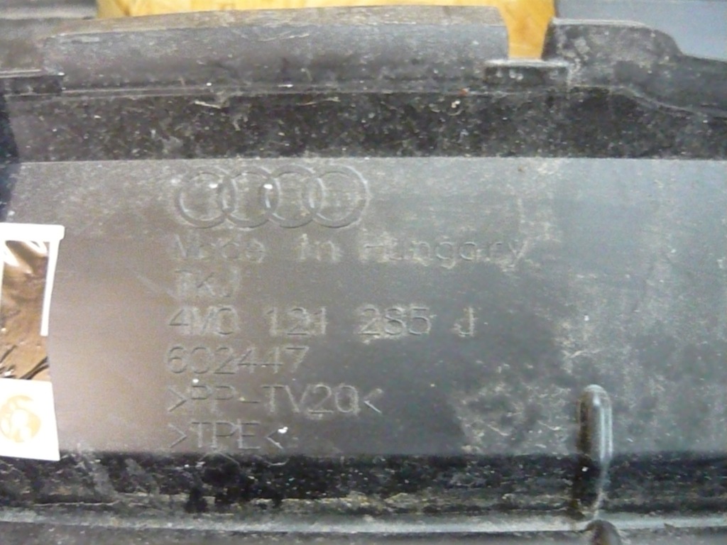 WIATROŁAP OSŁONA MASKOWNICA AUDI Q7 4M0121285 - 7145698105 - oficjalne ...